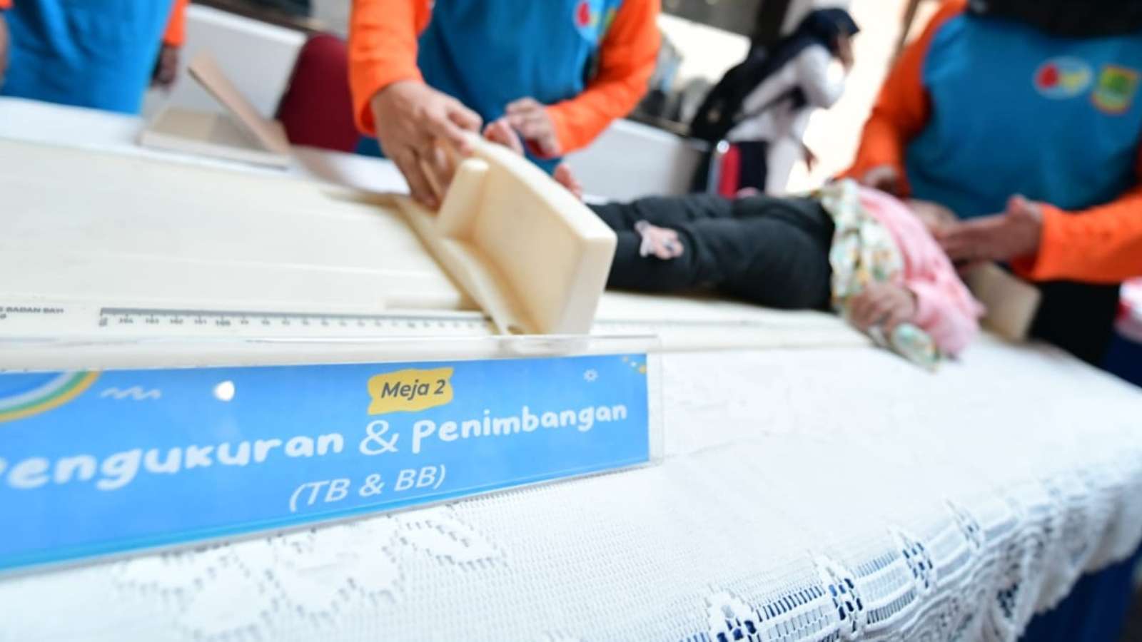 Warga Karawang Antusias Imunisasi Campak - Rubella