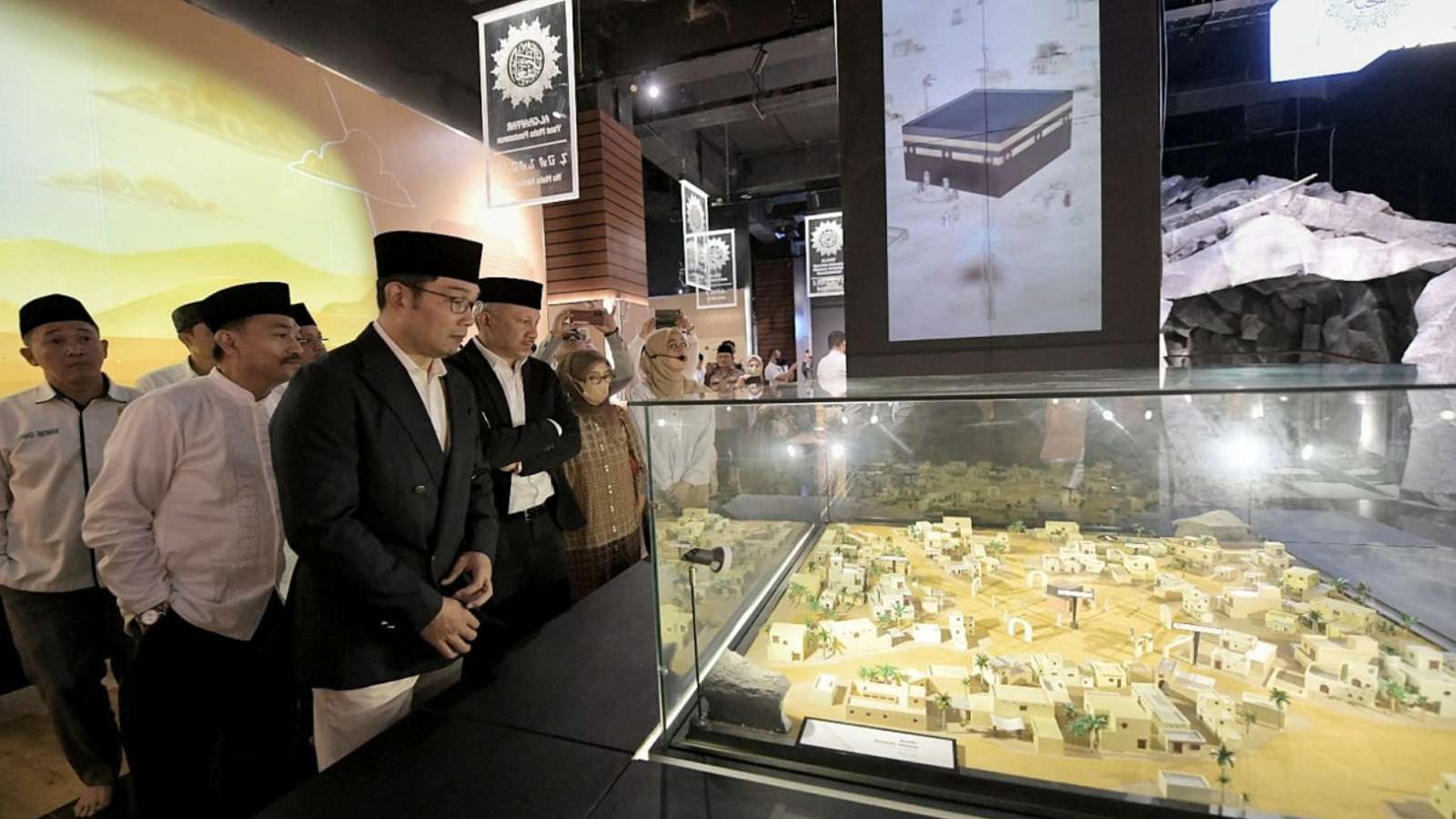 Gubernur Ridwan Kamil Resmikan Galeri Rasulullah SAW Gubernur Ridwan Kamil Resmikan Galeri Rasulullah SAW