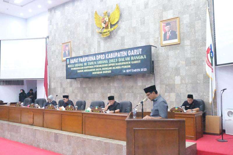 Wabup Garut Sampaikan Jawaban Terkait Raperda Perubahan APBD 2023