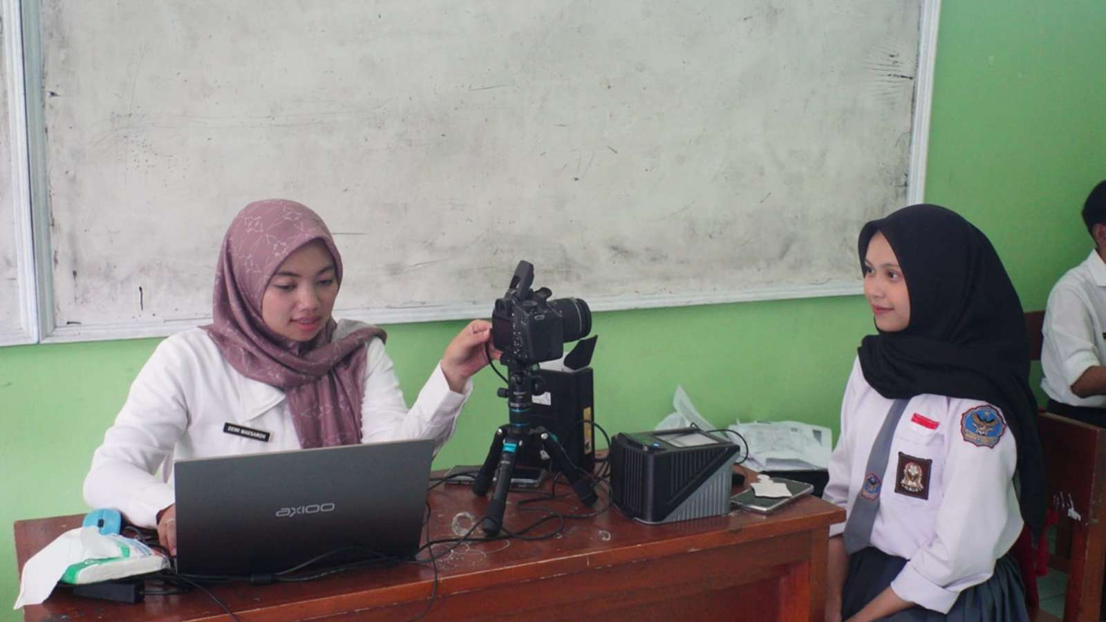Disdukcapil Activates e-KTP Recording for 207 Students of SMKN 1 Garut