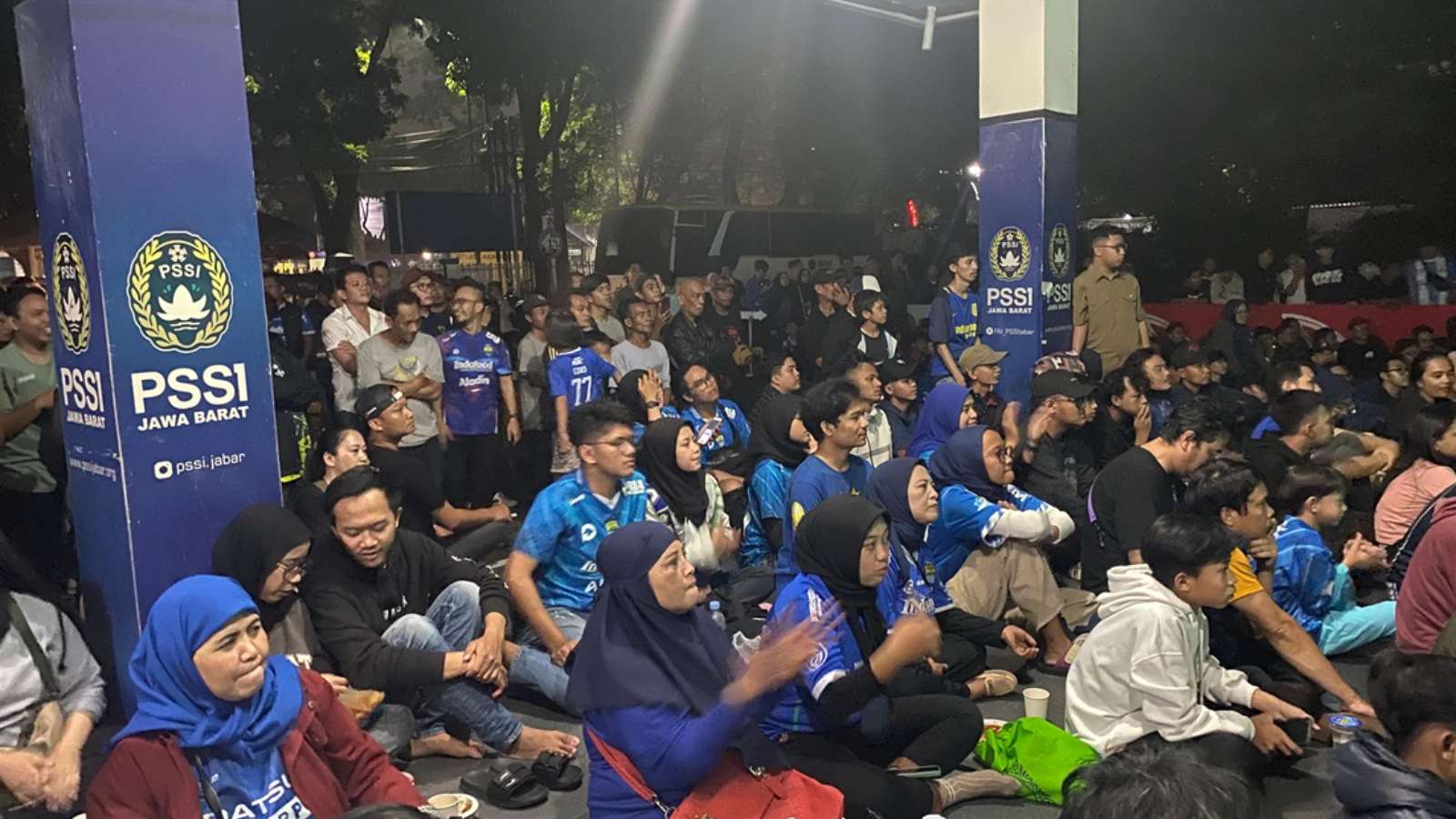 Dispora Kota Bandung Gelar Nobar, ratusan Bobotoh Tumpah Ruah Dispora Kota Bandung Gelar Nobar, ratusan Bobotoh Tumpah Ruah