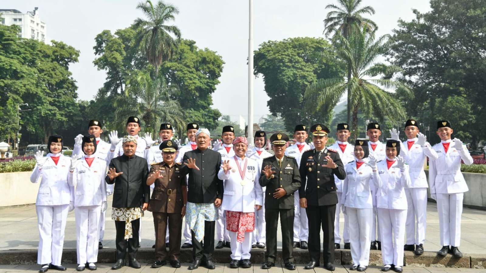 TEACHERS' DAY West Java Provincial Government Provides Training for ...