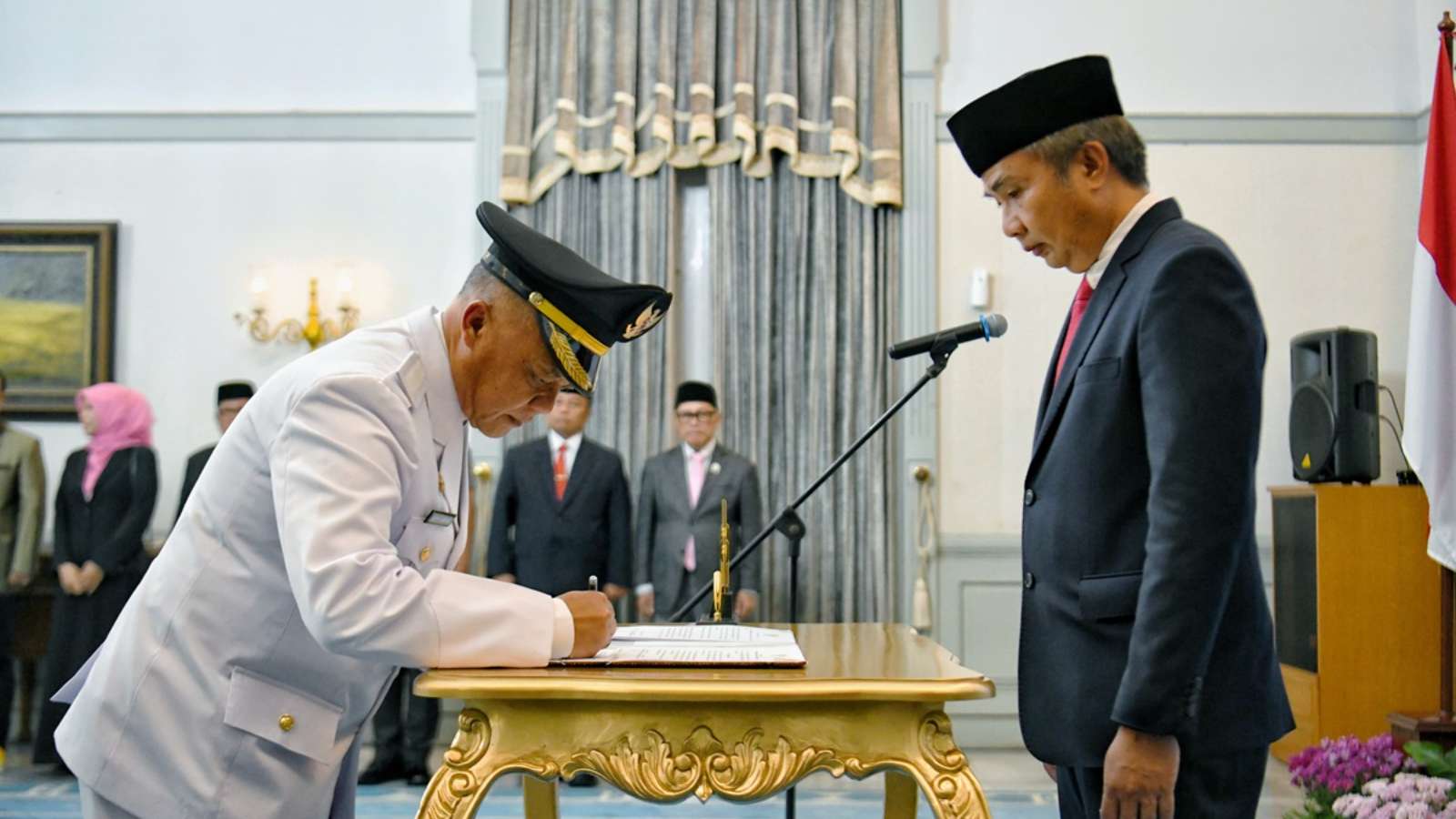 Asep Sukmana Inaugurated as Acting Mayor of Tasikmalaya Bey Machmudin's ...