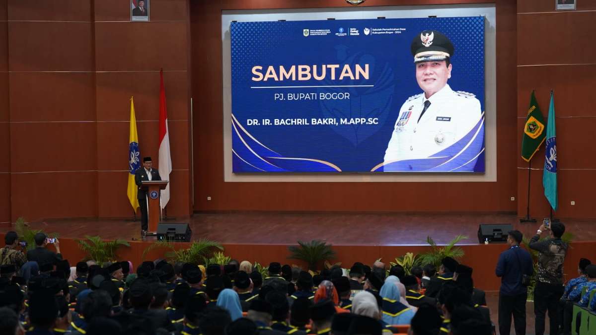 Acting Regent of Bogor Attends Graduation of Village Government School ...