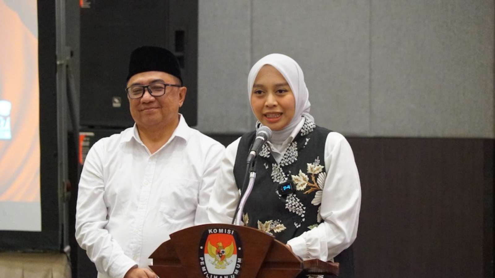 KPU Garut Tetapkan Abdusy Syakur Amin dan Luthfianisa Putri Karlina ...