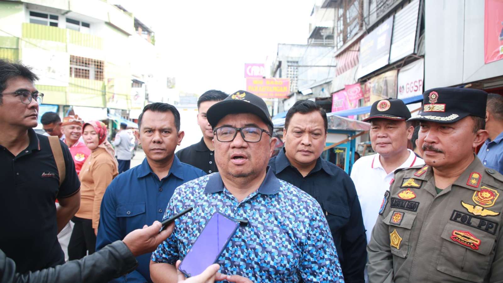 Garut Regent Gives a Firm Message to Street Vendors in Garut Regency