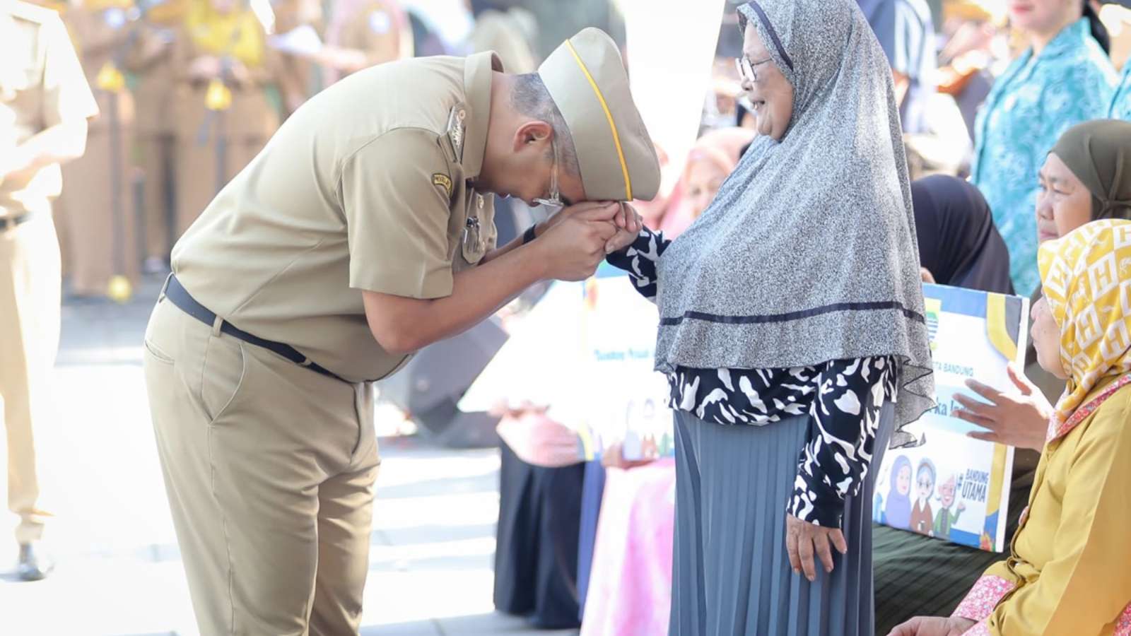 Bandung City Government Launches Bandung Nyaah Ka Indung Program