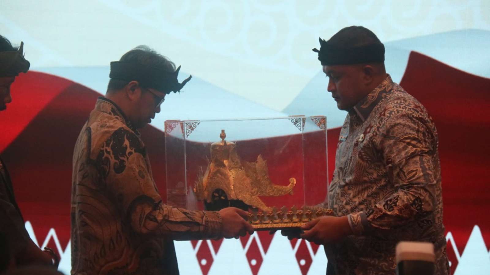 Bupati Bogor Lepas Kirab Mahkota Binokasih, Simbol Persatuan dan ...